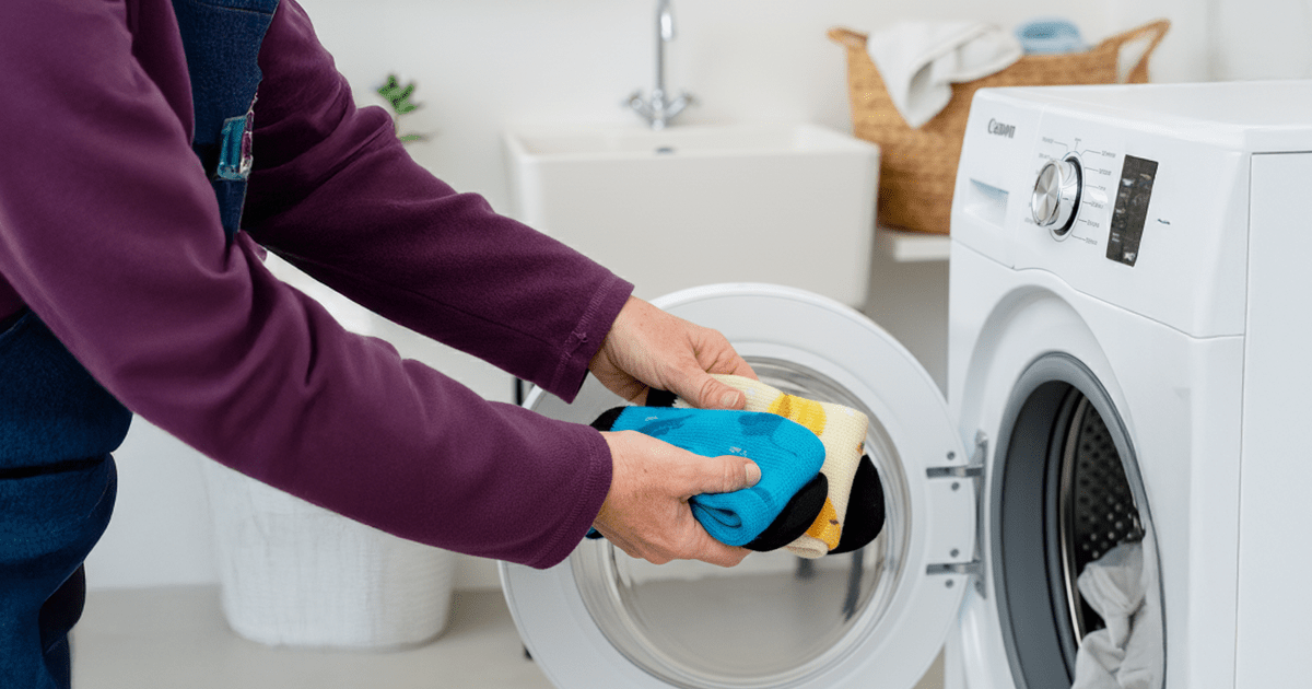 Sock Care 101: How to Wash and Store Compression & EasyStretch™ So – Viasox